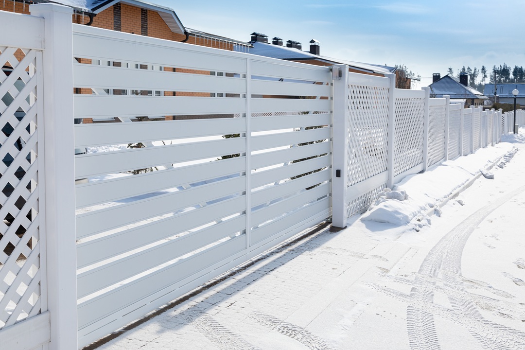 How Vinyl Fencing Holds Up During Harsh Winter Weather - Hercules Fence ...